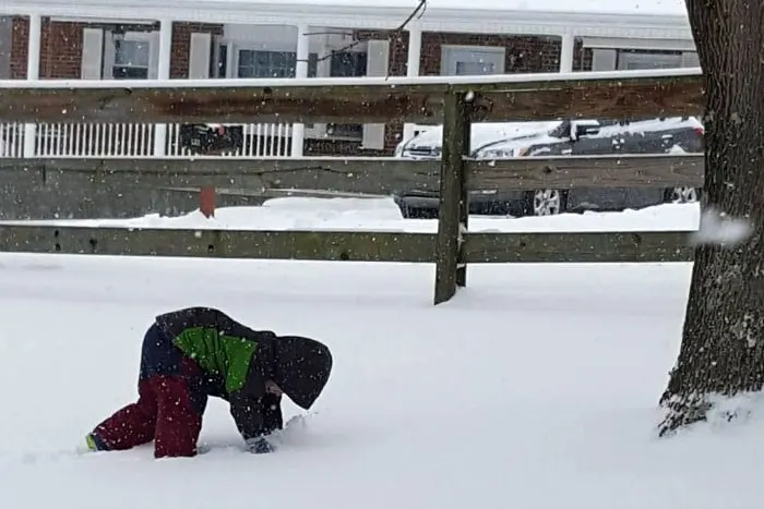 5 Reasons to Let Your Kids Play in the Snow - Glue Sticks and Gumdrops