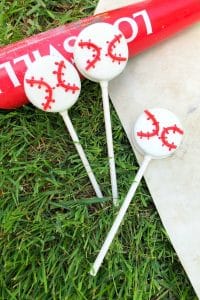 Cute Baseball Snack Idea for the Team - Baseball Oreo Pops