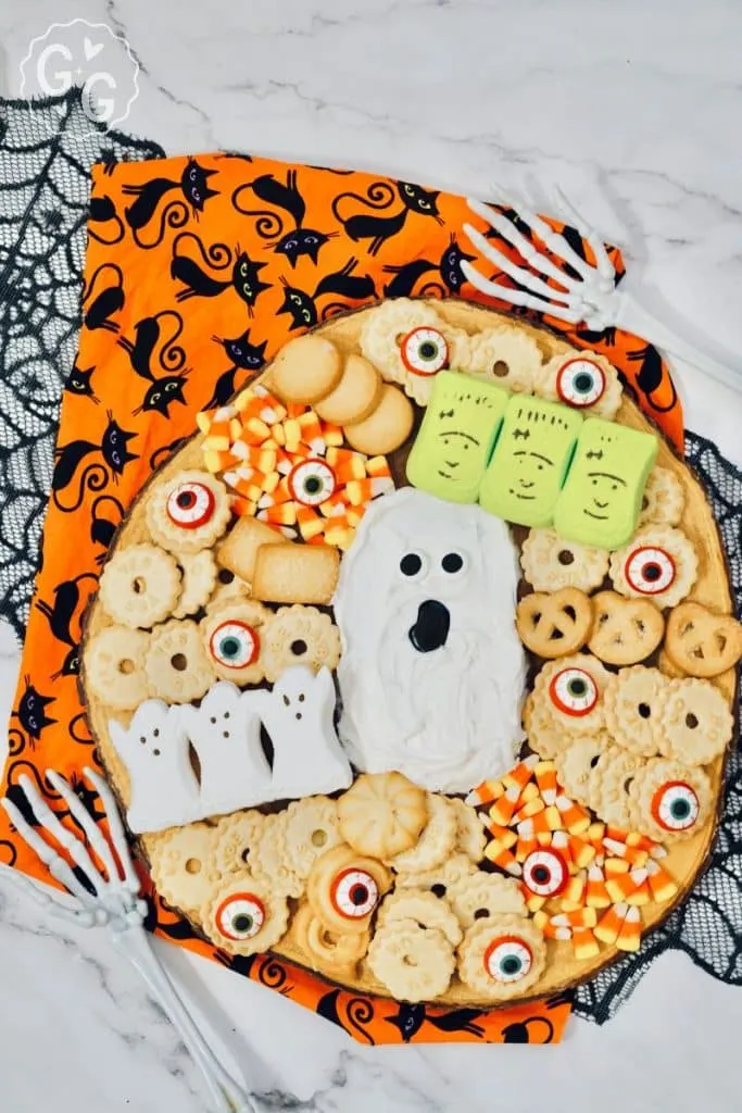 Ghost Halloween Frosting Board: Quick & Easy Party Food