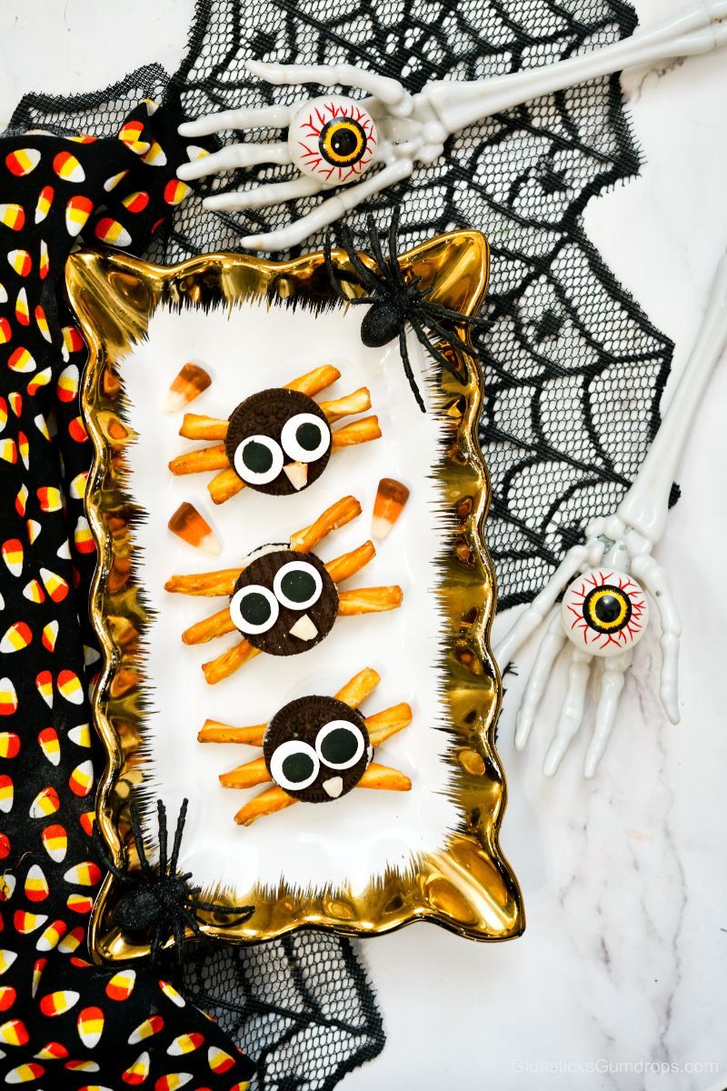 Oreo Spiders for Halloween: An Easy 15-Minute Spooky Snack