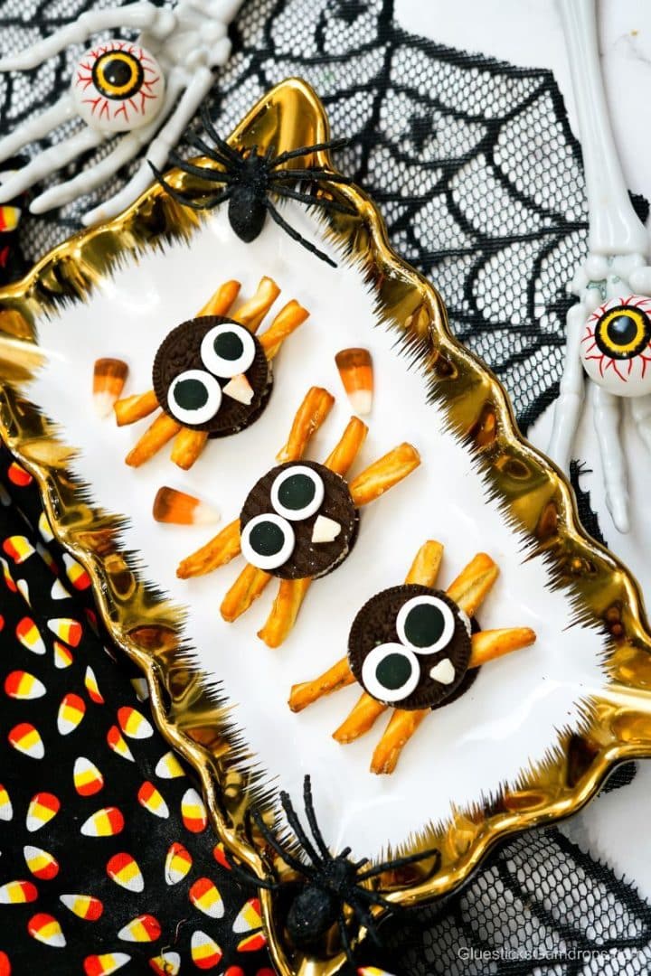 Oreo Spiders for Halloween: An Easy 15-Minute Spooky Snack