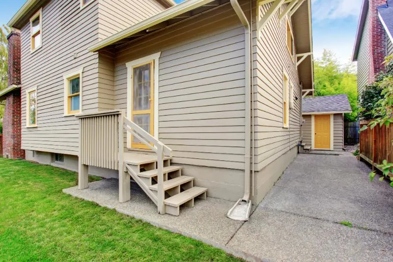 7 Signs It's Time to Replace Your Home's Siding: A Homeowner's Guide