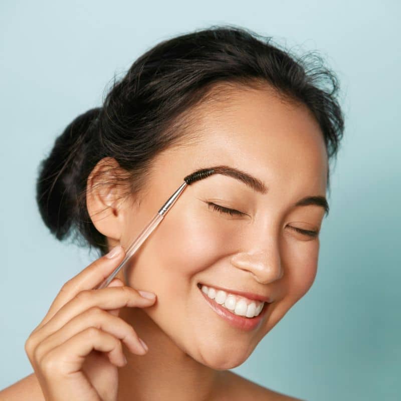 6 Techniques for Filling in Your Eyebrows Like a Pro