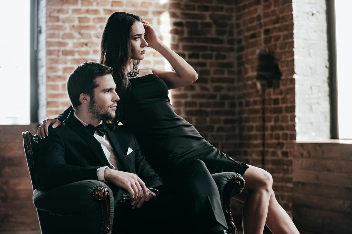 7 Simple Tips for Coordinating Wedding Guest Outfits With Your Date
