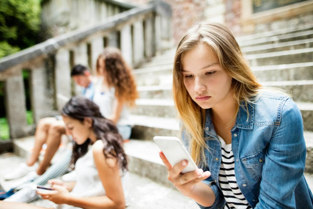 How Excessive Screen Time Affects Teens and What You Can Do to Manage It