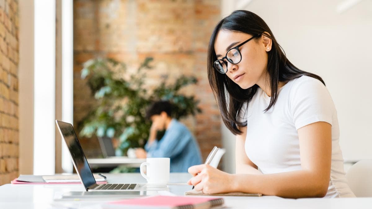 How Parents Can Help Their College Students Land an Internship