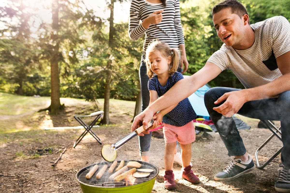 10 Must-Have Items for Family Camping Trips
