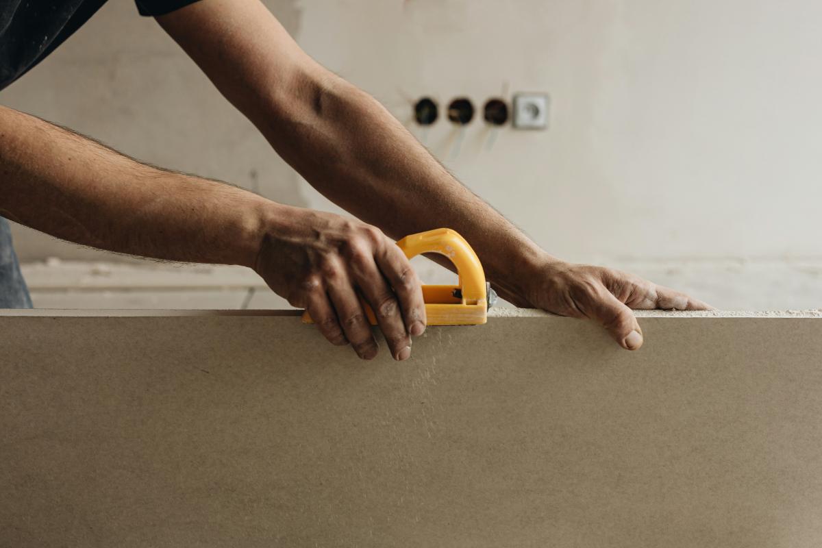 Signs That Your Home Is Getting Old and Ideas to Help You Freshen It Up